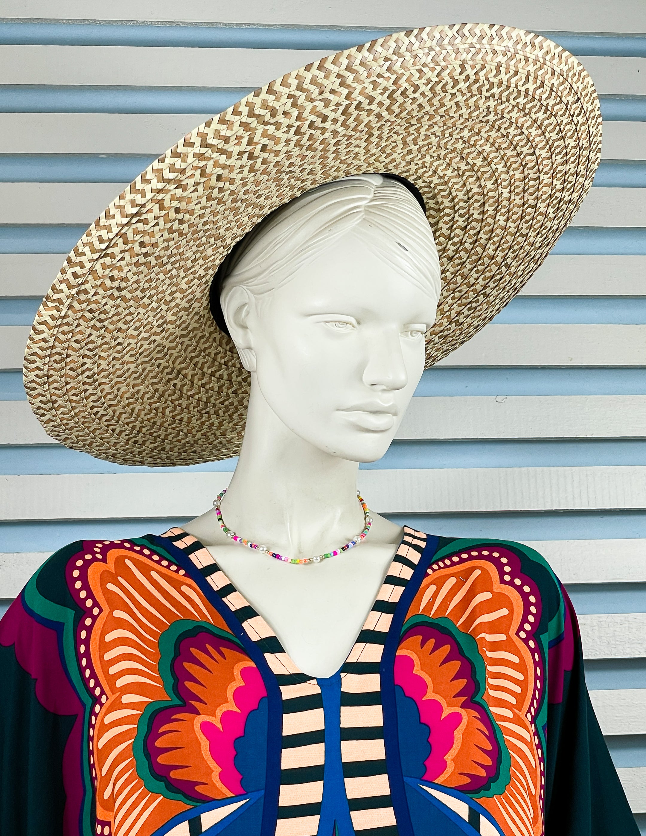 Hats – Bikini Tari